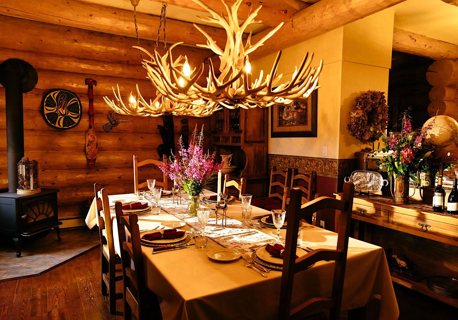 Luxury Lodge Dining Venues | Siwash Lake Wilderness Resort & Ranch